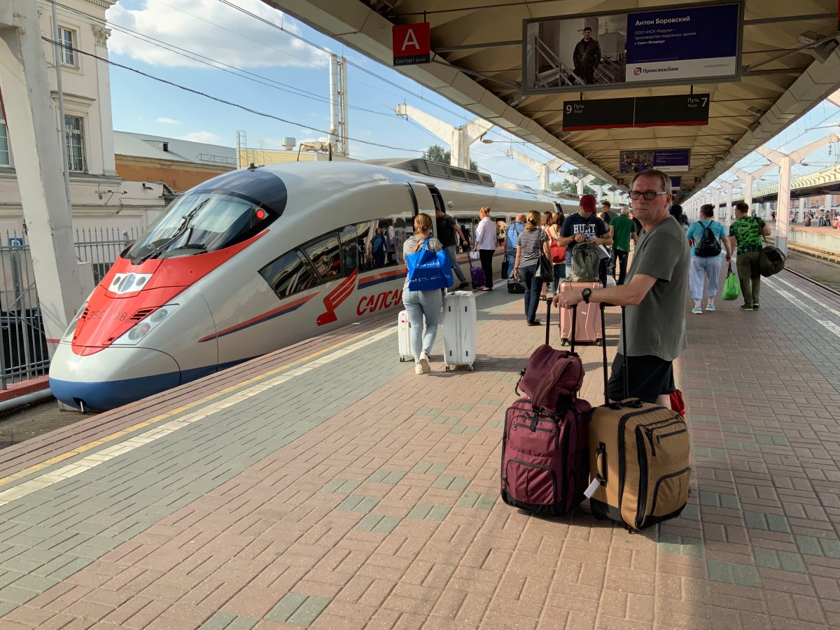 Moscow morning – Bullet train to St.Petersburg – Travels with Valrock